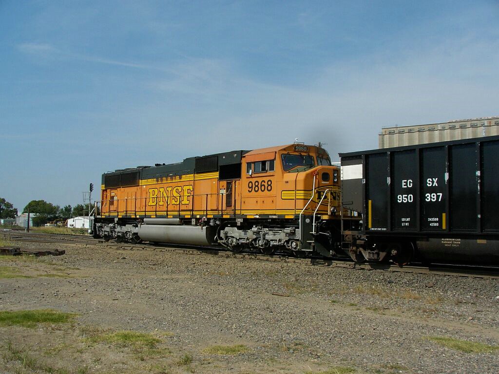 BNSF 9868 & EGSX 950397